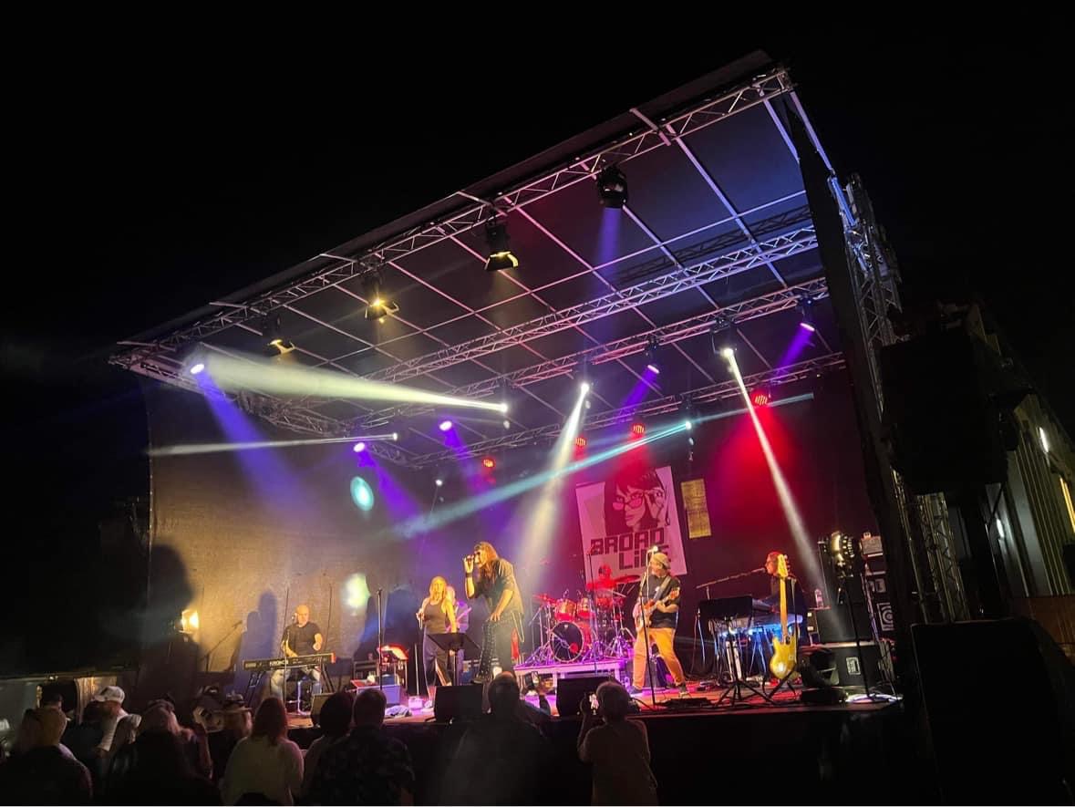 Book Broad Line - Partyband fra Volda med 7 medlemmer