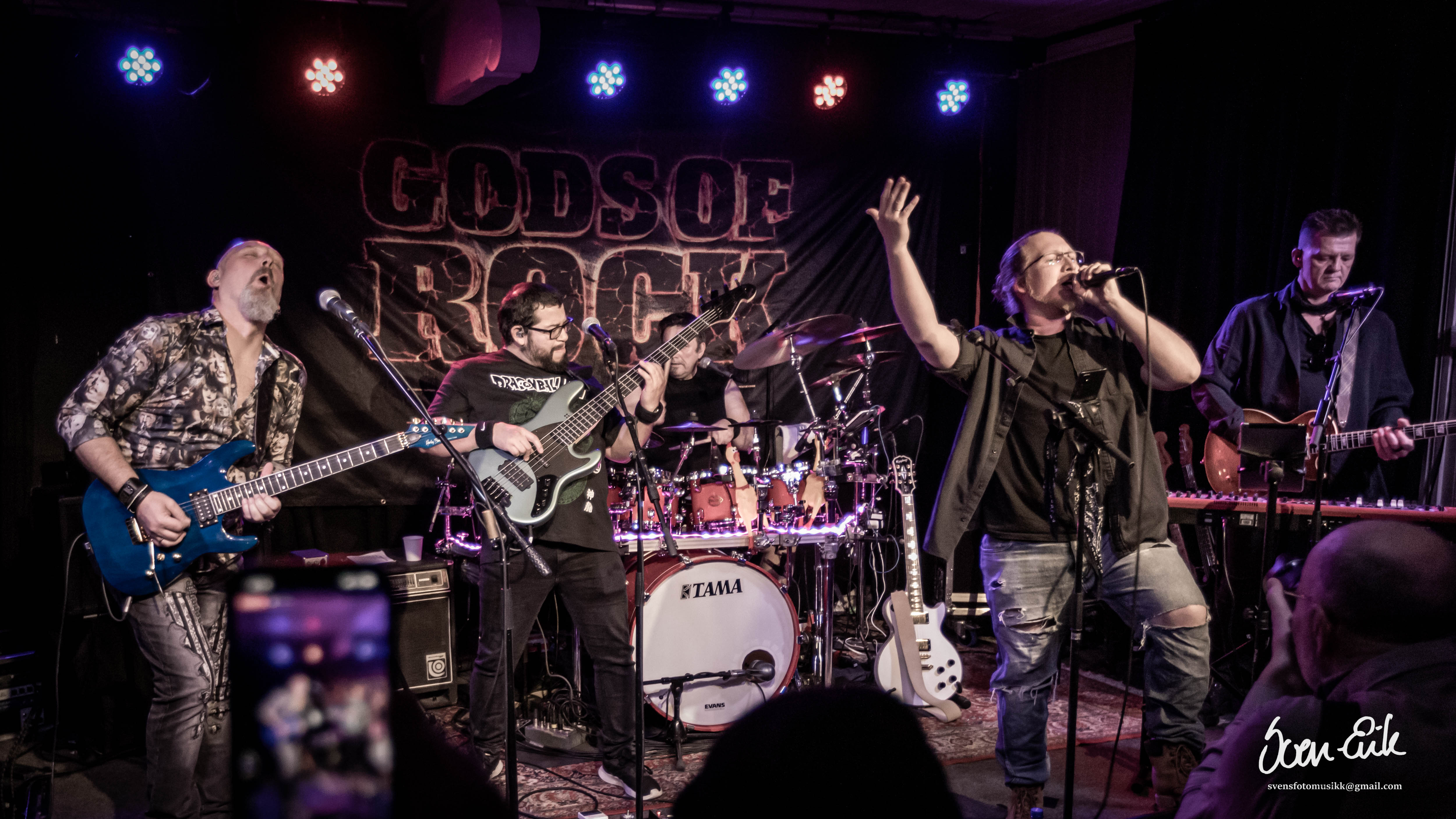 Book Gods Of Rock - Live band fra Nes med 5 medlemmer