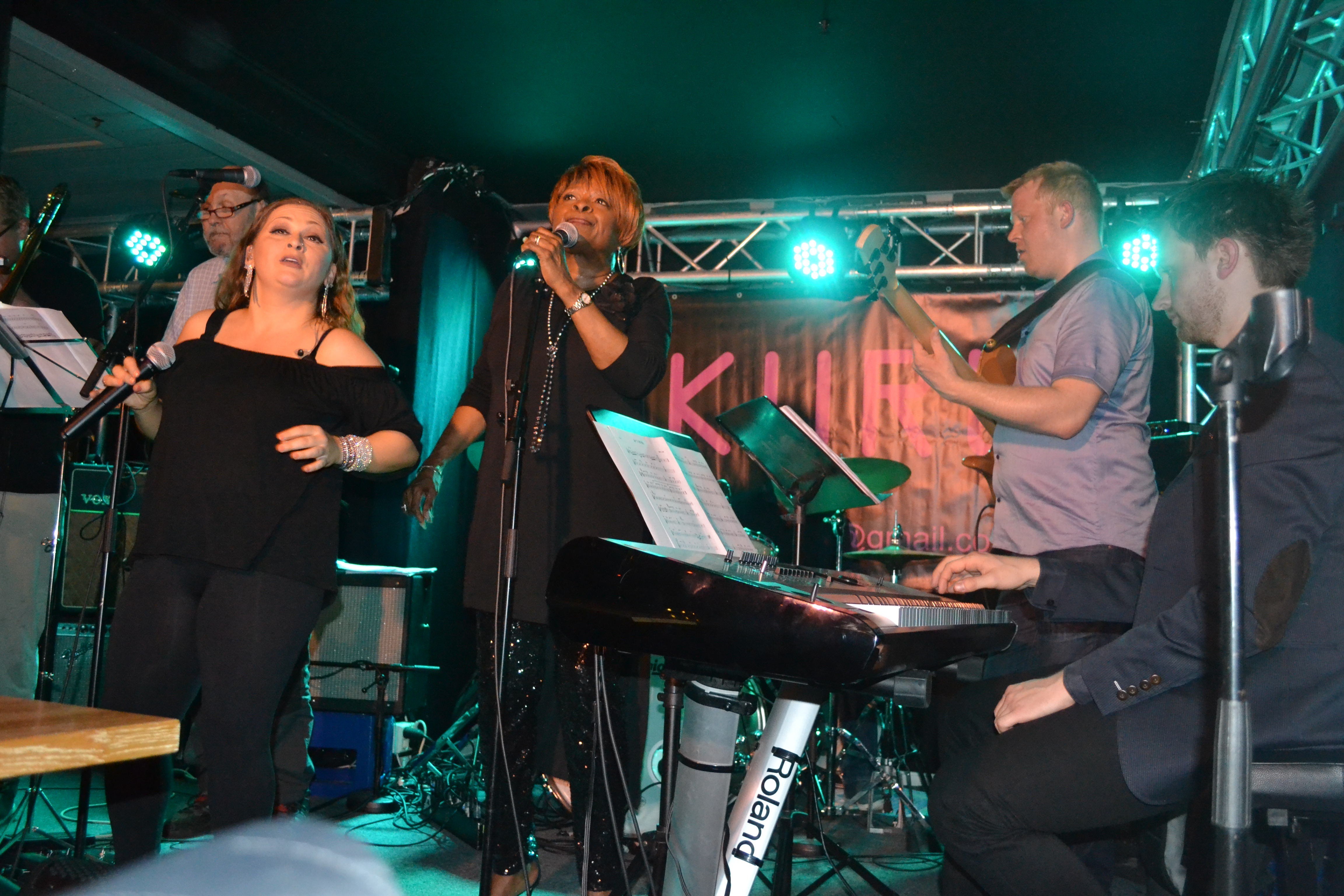 Book Kuru - Coverband fra Bergen med 6 medlemmer