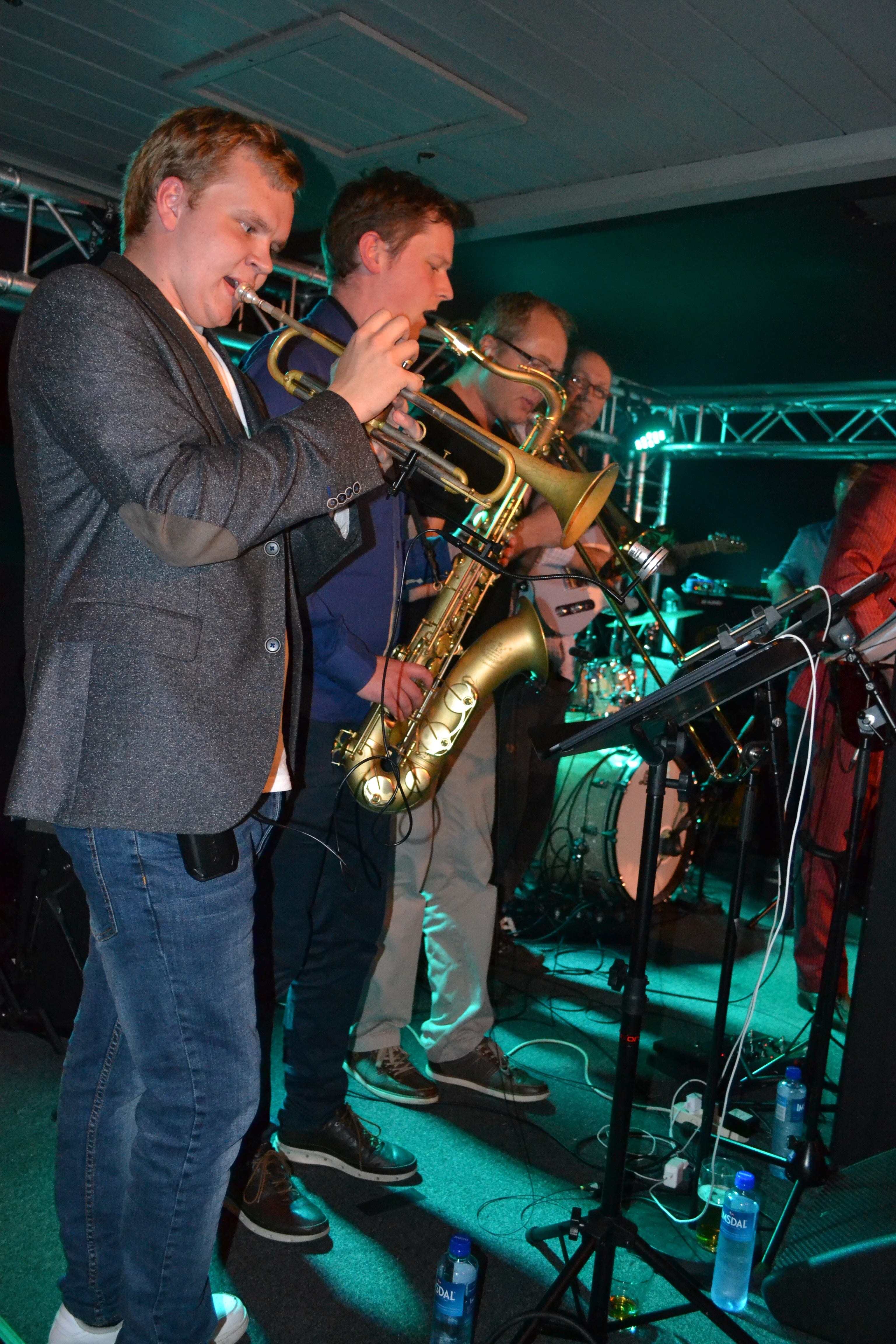 Book Kuru - Coverband fra Bergen med 6 medlemmer