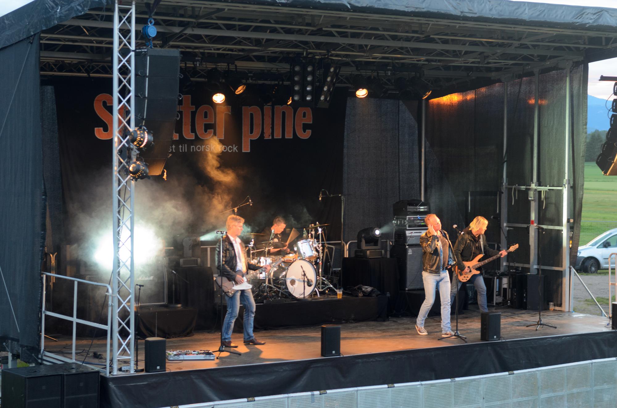 Book Splitter Pine - Partyband fra Nedre Eiker med 4 medlemmer