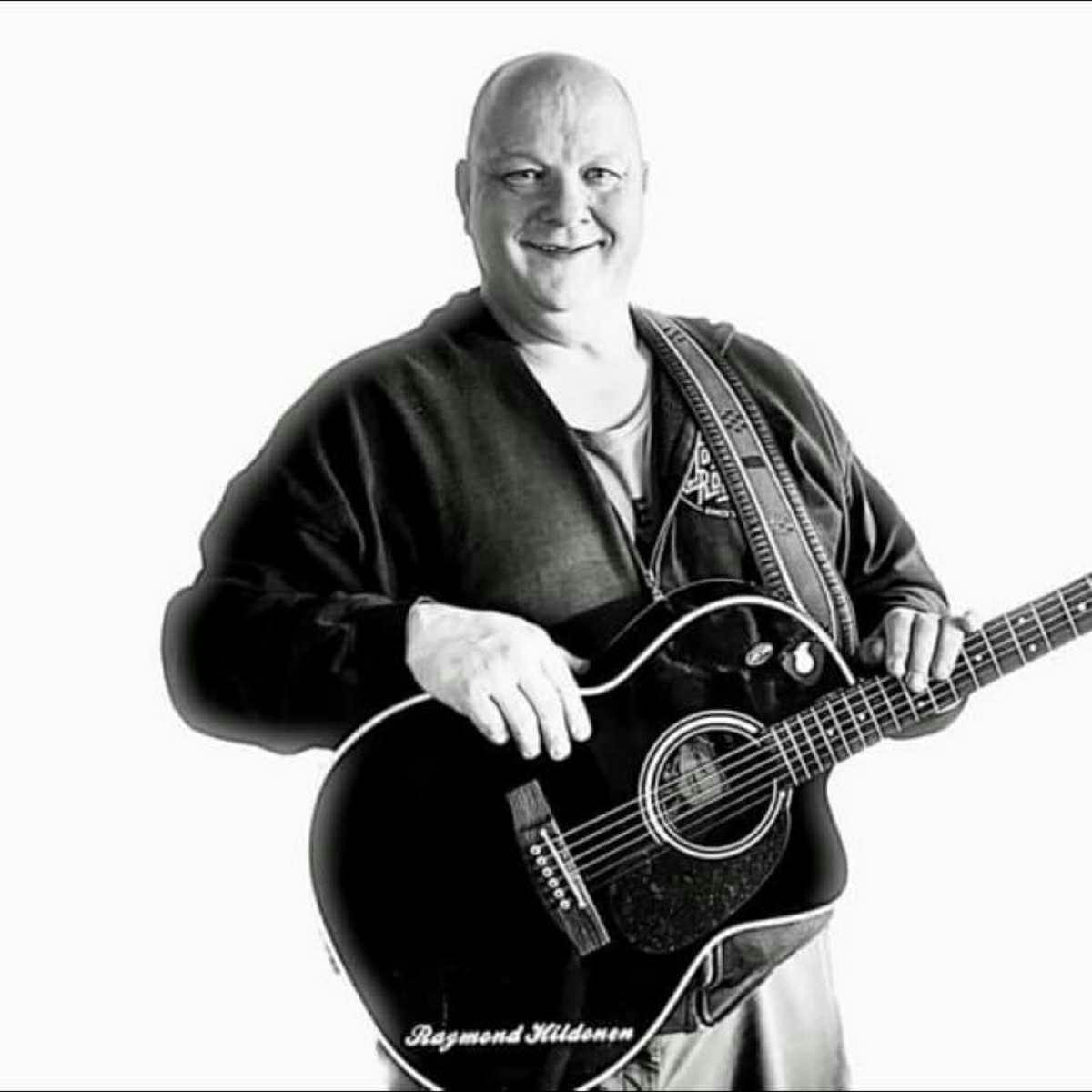 Book Trubadur Raymond Hildonen fra Tana - Gitarist og sanger fra Tana